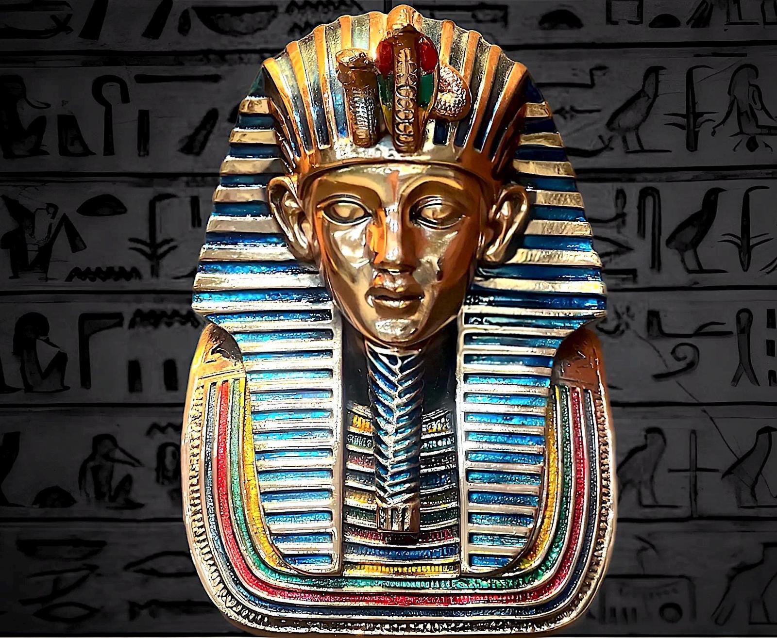 Incredible golden Pharos mask of King Tutankhamun, Gold leaf ...