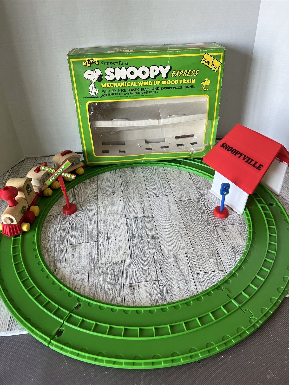 1974 Aviva SNOOPY EXPRESS Wood TRAIN 6 piece TRACK Locomotive Wind up ...