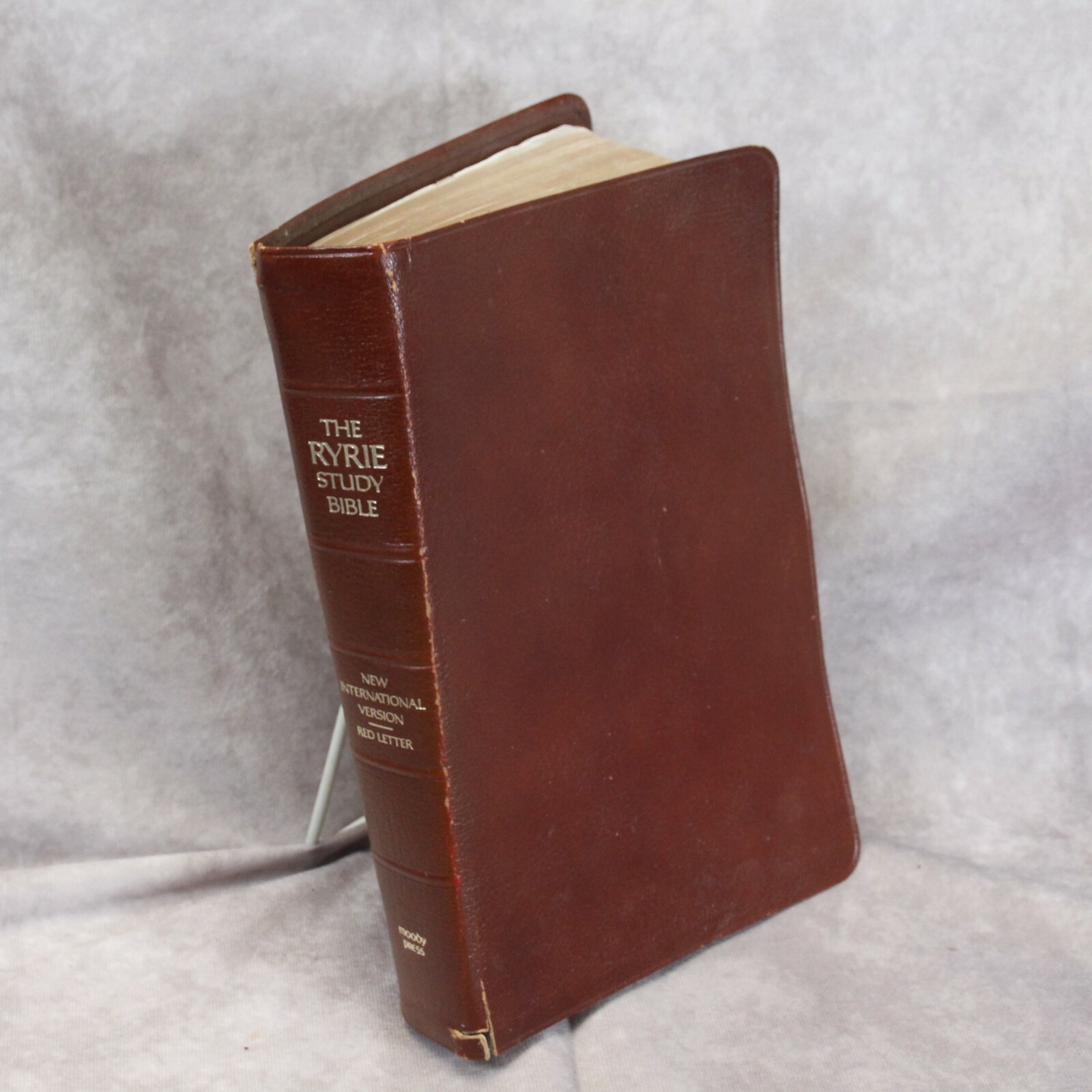 Ryrie Study Bible 1985 New International Version Red Letter Edition - Books