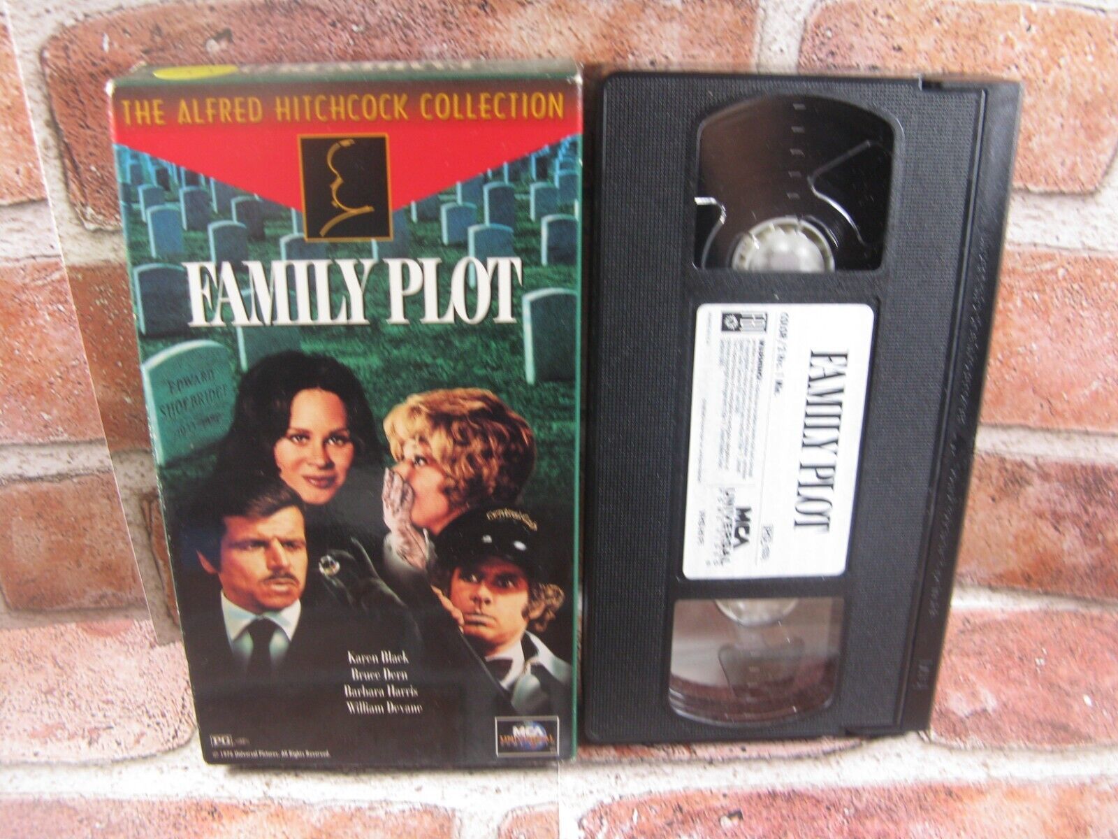 Alfred Hitchcock's Family Plot (VHS, 1995) Bruce Dern - VHS Tapes
