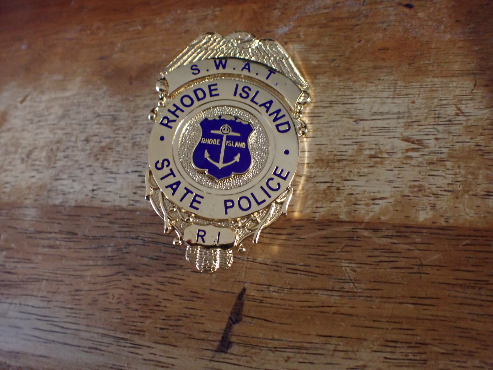 RHODE ISLAND STATE POLICE SWAT TEAM STATE TROOPER BADGE BX 1 - US