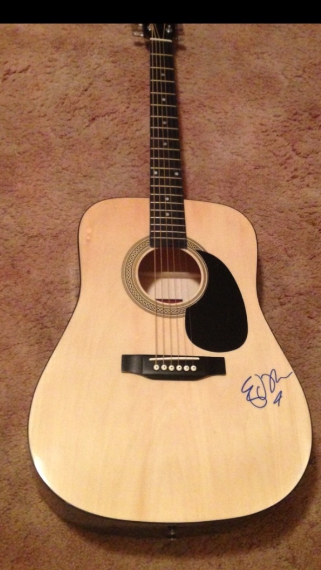 ED SHEERAN autographed SIGNED full size GUITAR - Guitar & Guitar Picks