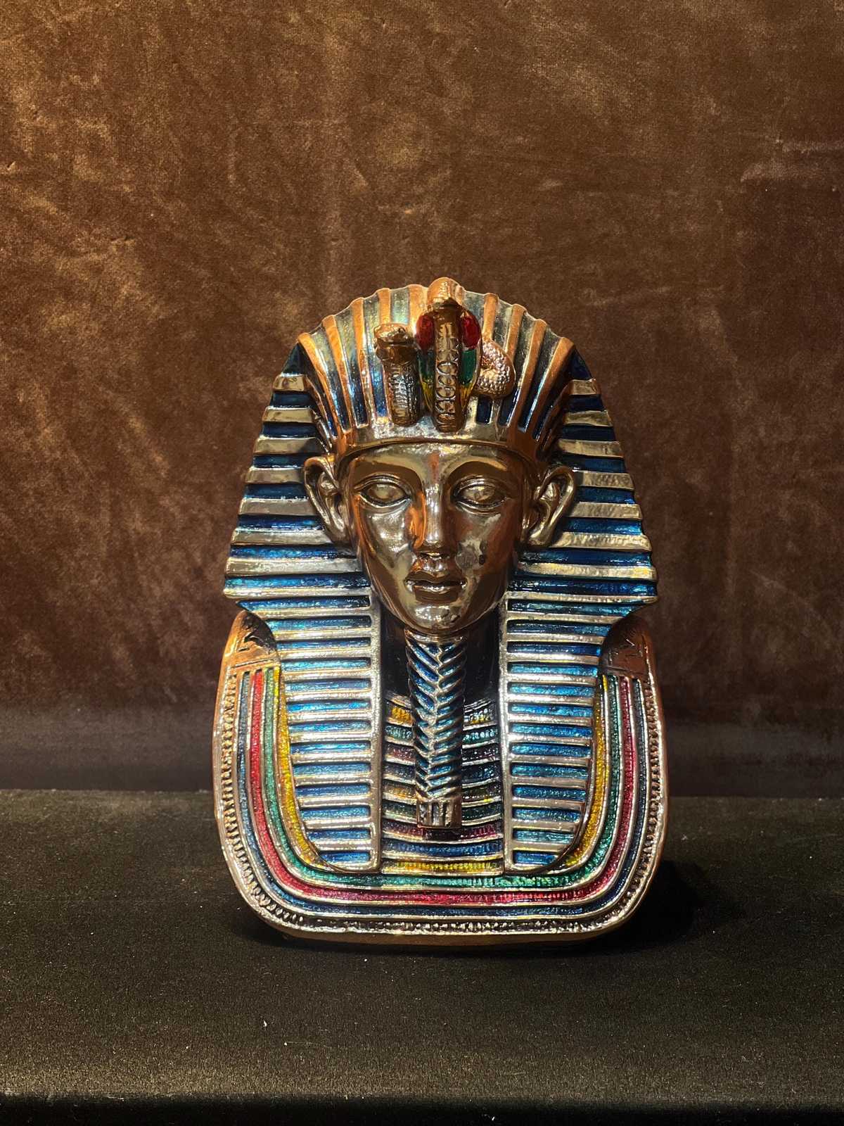 Incredible golden Pharos mask of King Tutankhamun, Gold leaf ...