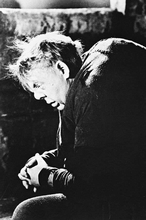 Charles Laughton As Quasimodo In The Hunchback Of Notre Dame 11x17 inch ...