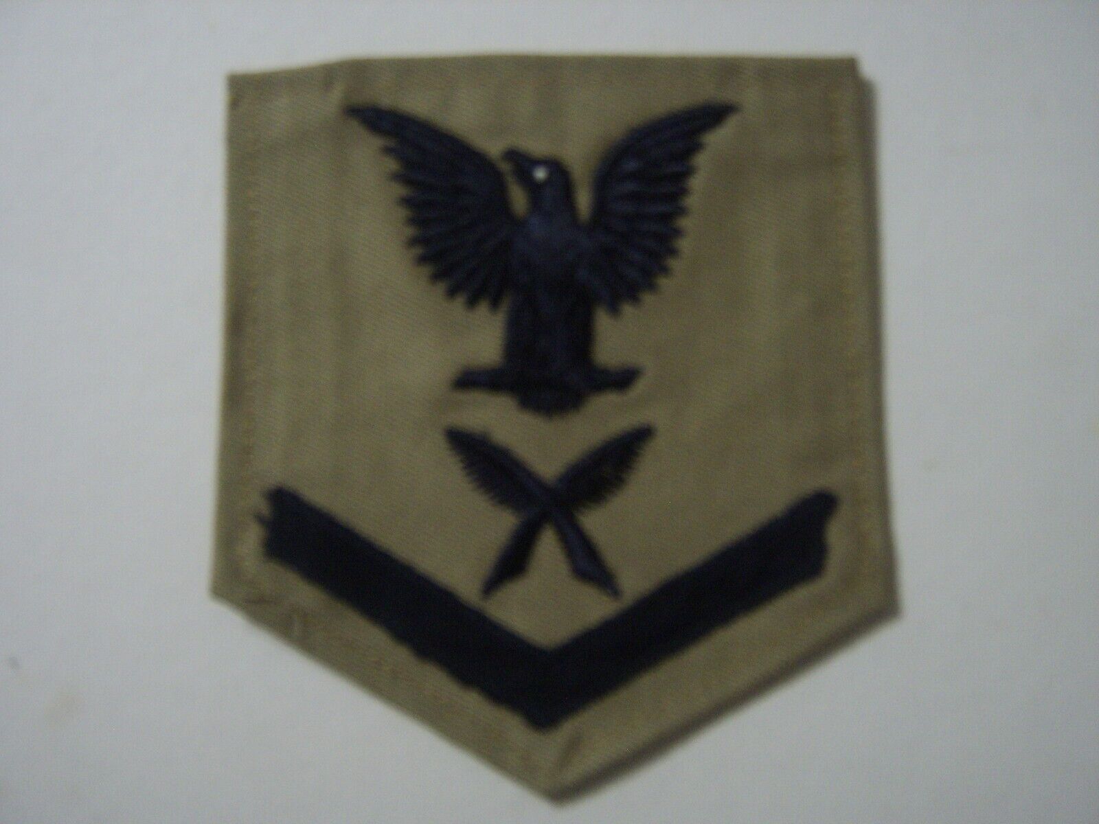 WW2 NAVY RATING BADGE YN3 YEOMAN THIRD CLASS TAN TWILL NOS:KY23-1 ...