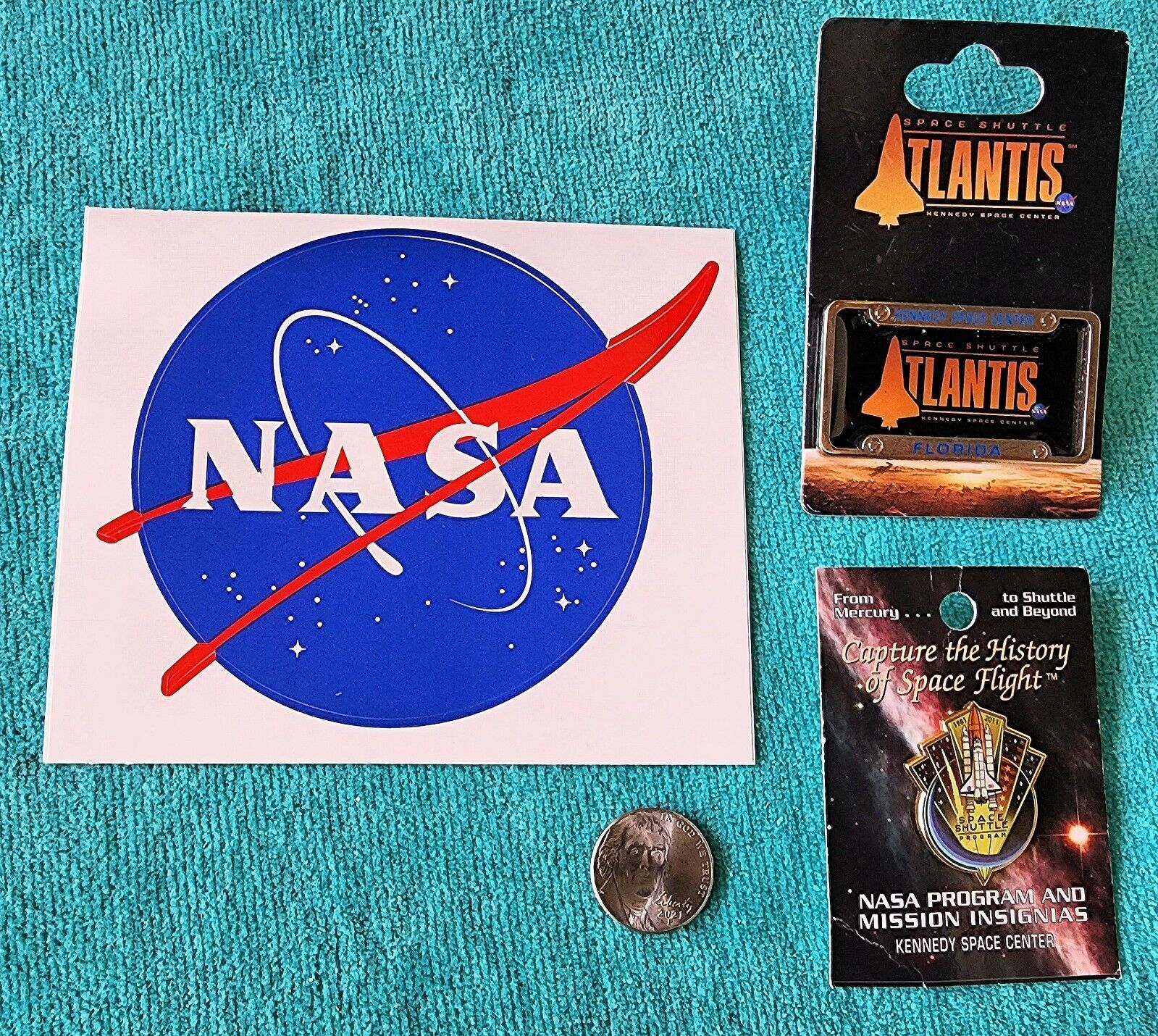 NASA - U.S. SPACE PROGRAM - 2 LAPEL PINS & NASA DECAL - ATLANTIS ...