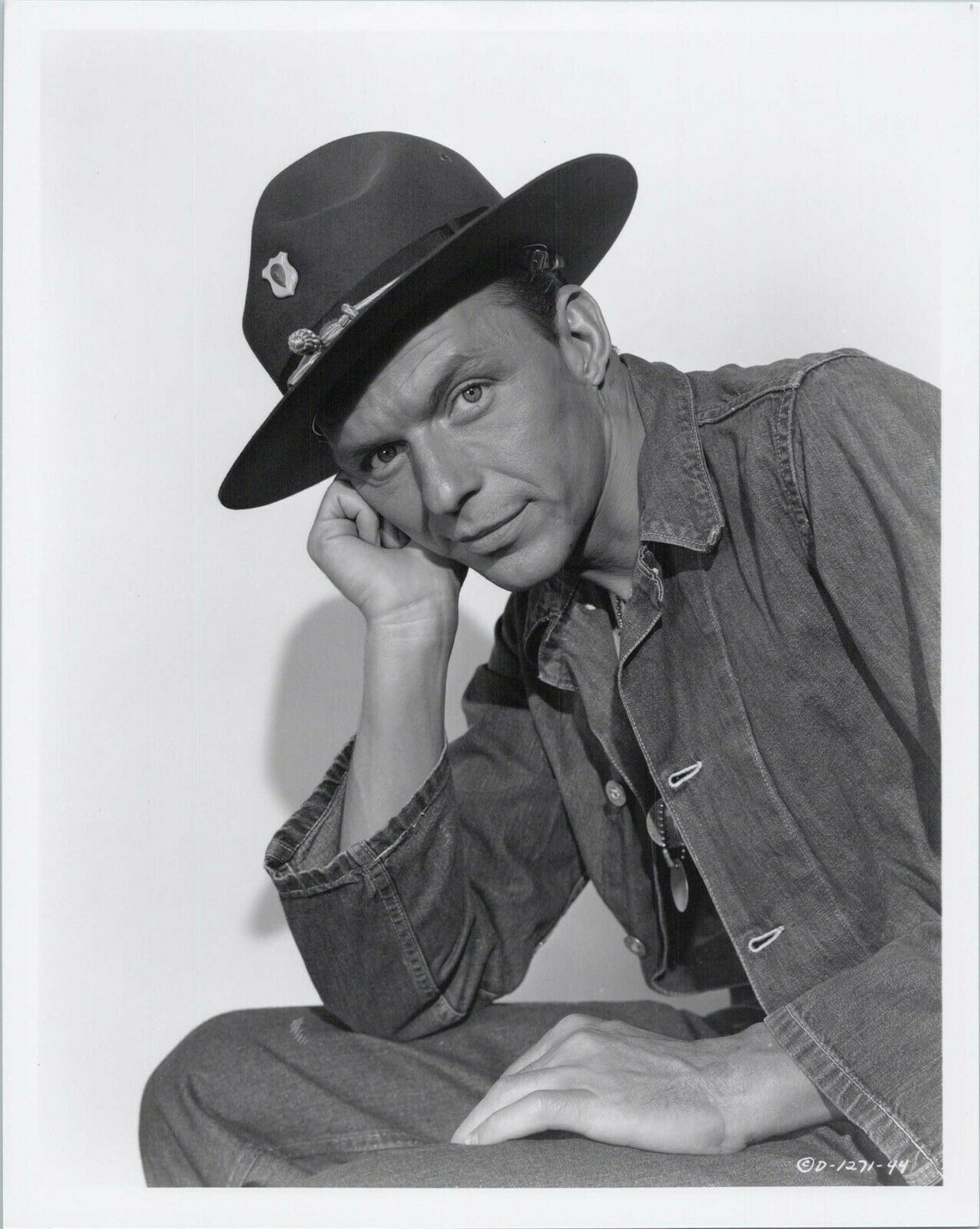 Frank Sinatra classic pose From Here To Eternity 8x10 photo - Photographs