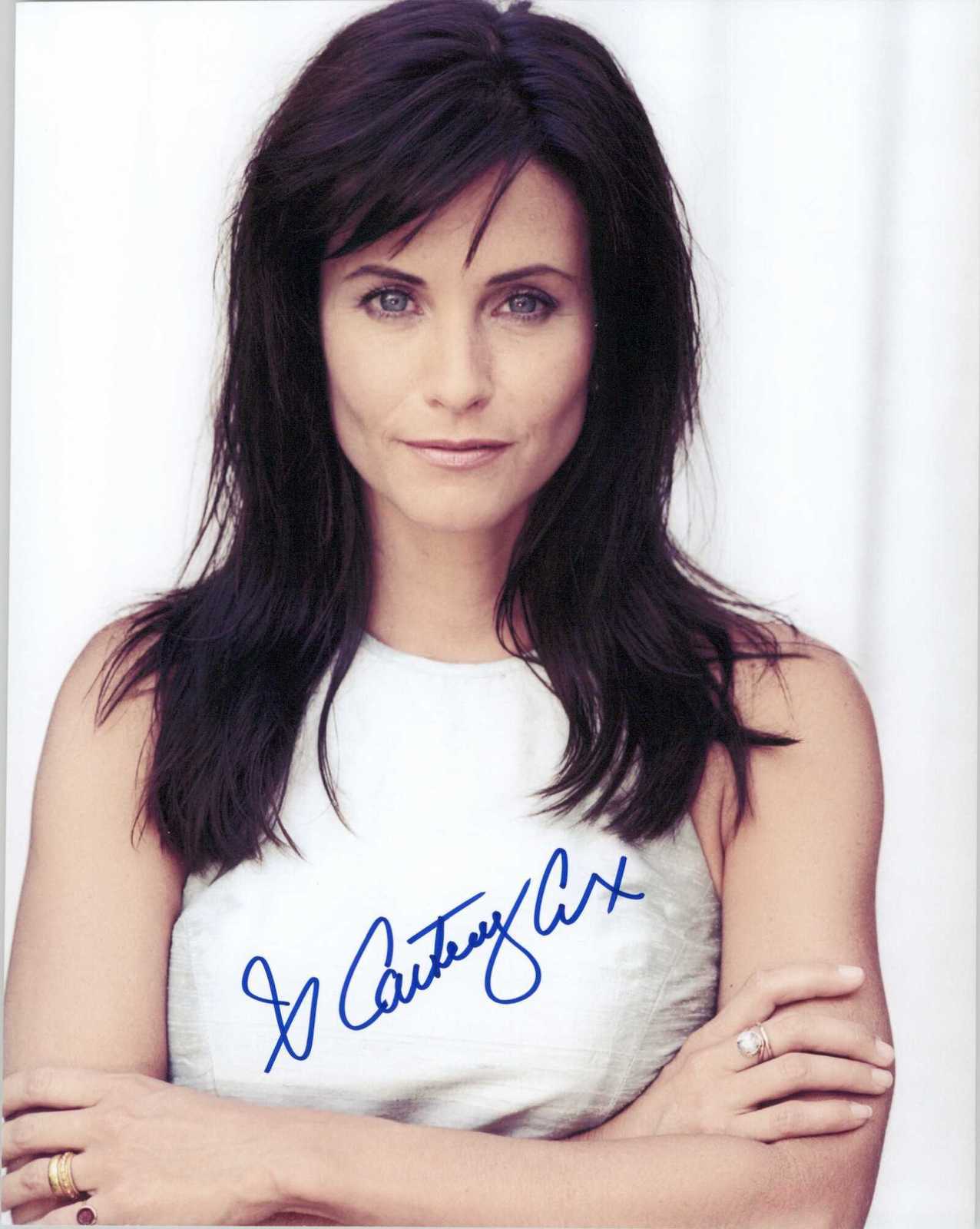 Courteney Cox Signed Autographed Glossy 8x10 Photo - Photographs
