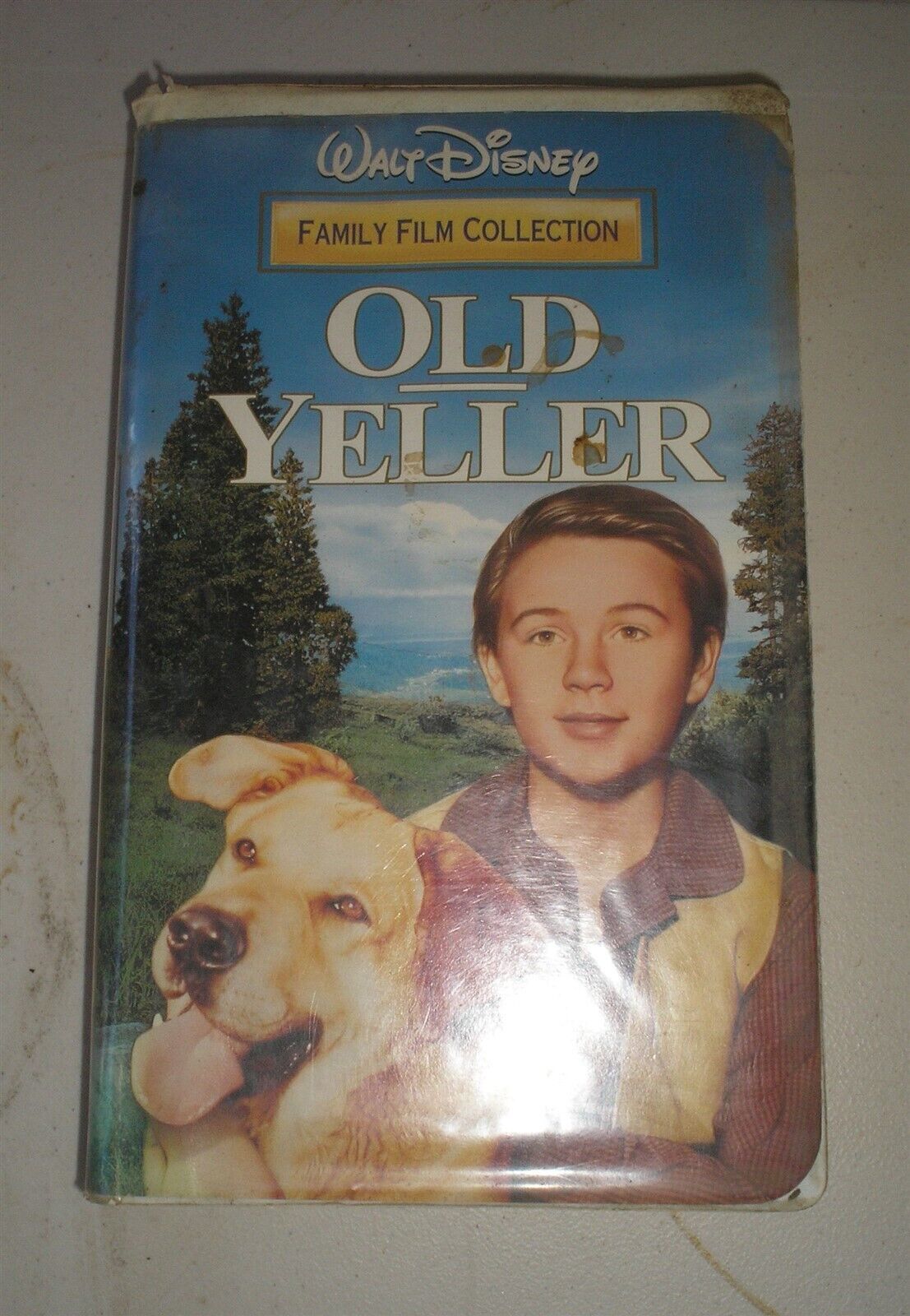 Old Yeller (VHS Tape, Clamshell) Walt Disney Family Film Collection ...