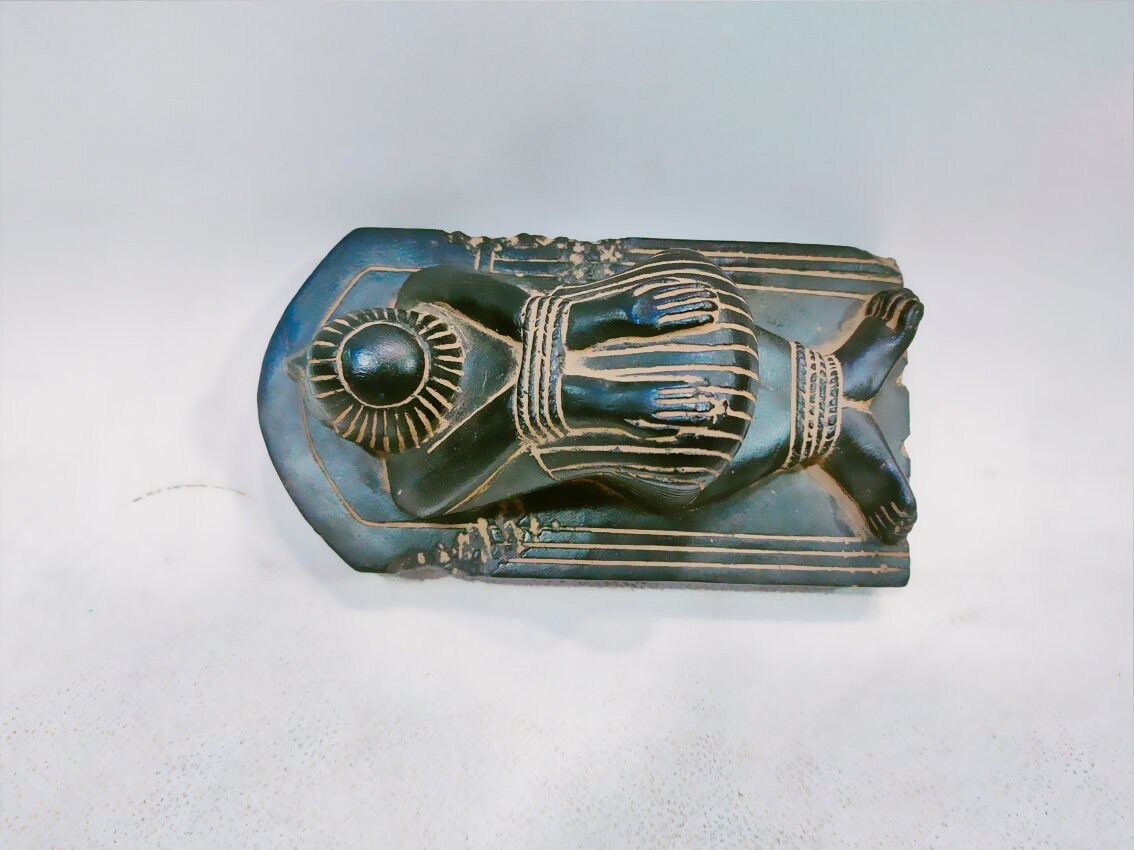 A prisoner statue in the era of the ancient Egyptians A rare and ...