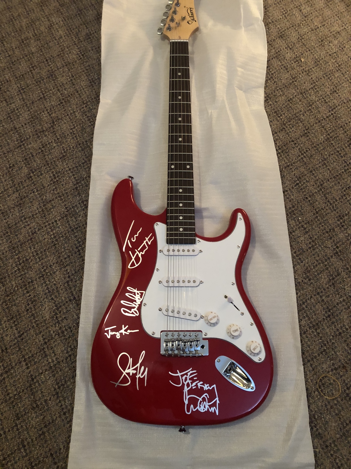 AEROSMITH autographed SIGNED full size GUITAR - Guitar & Guitar Picks
