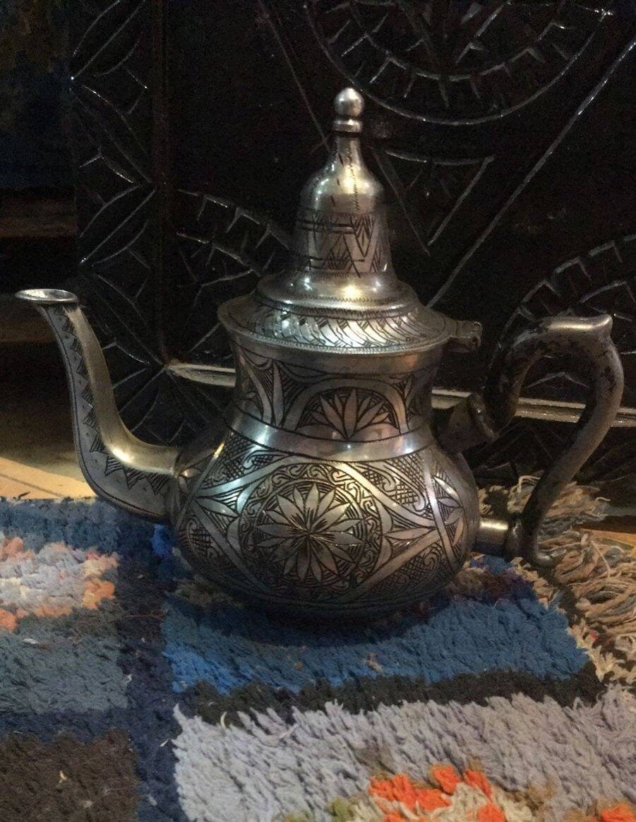 An old Tuareg heavy teapot, Moroccan teapot, vintage teapot, Handmade ...
