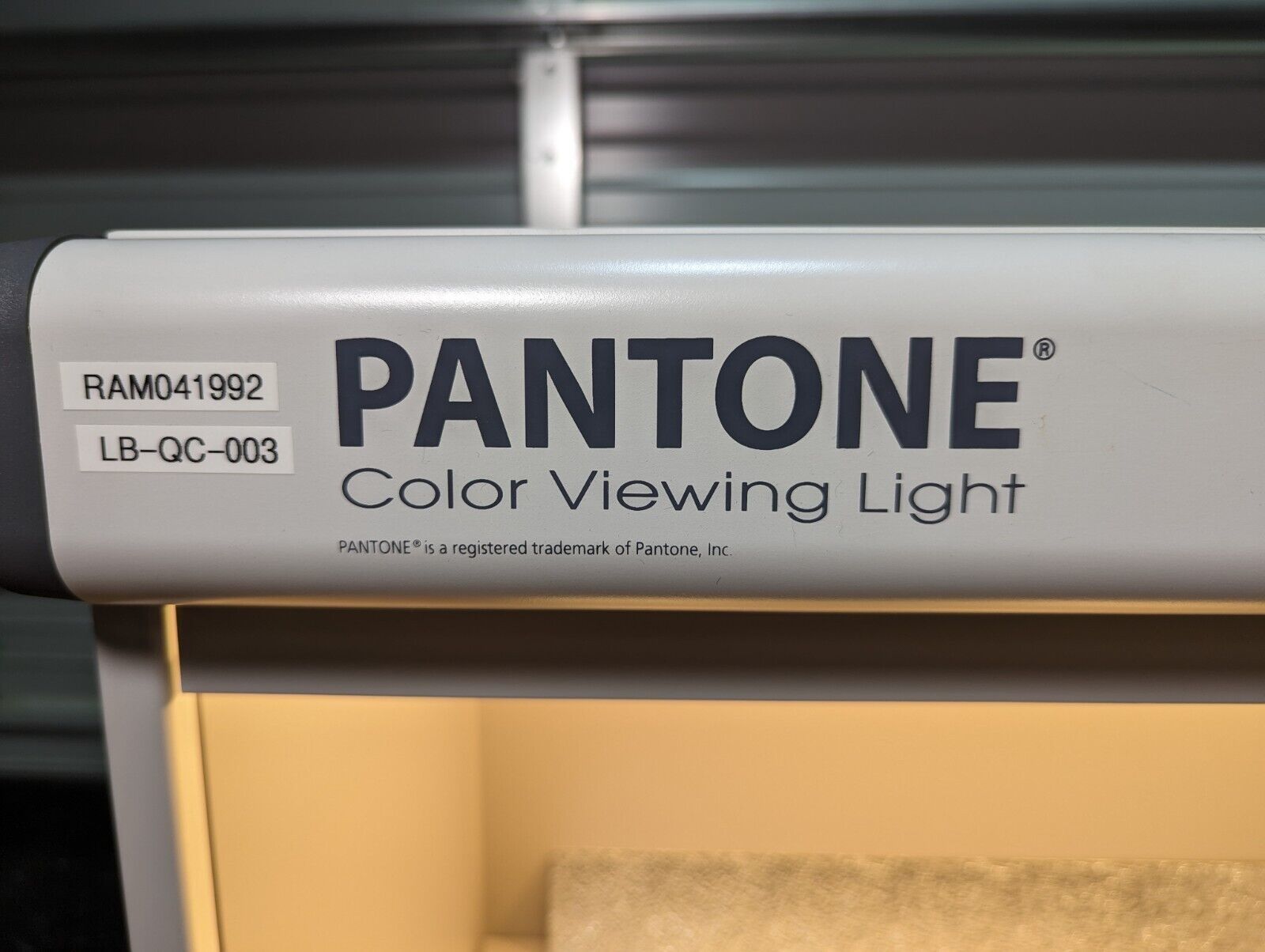 Just Normlicht 752 Pantone Color Viewing Light PJC/CVL 3 U Base Only, w ...