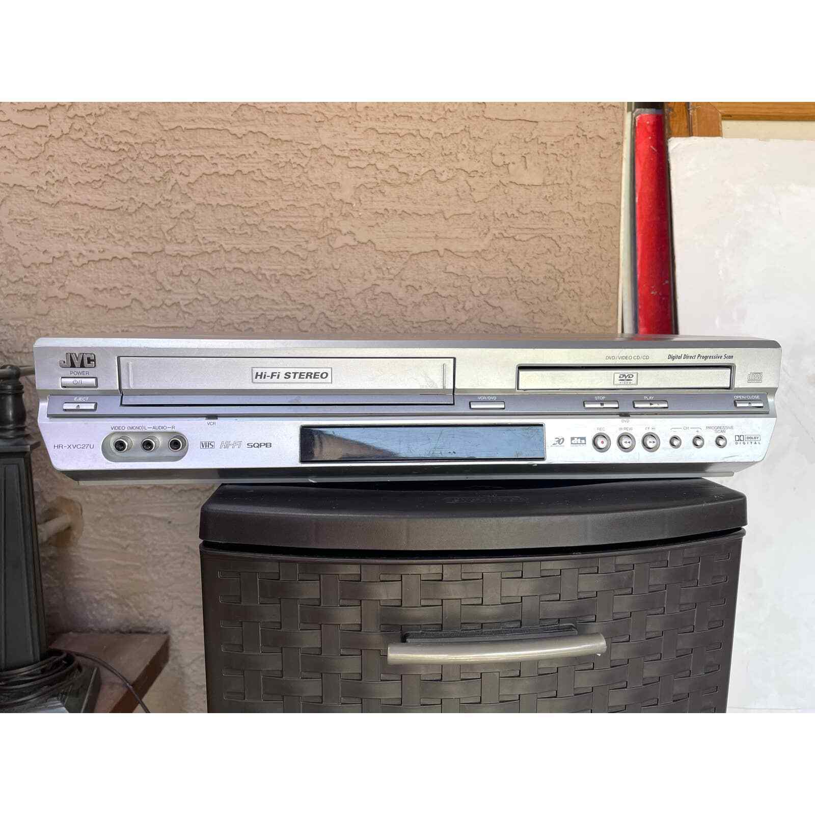 JVC Progressive Scan DVD / VCR Combo Silver VHS DVD Player - DVD & Blu-ray Players
