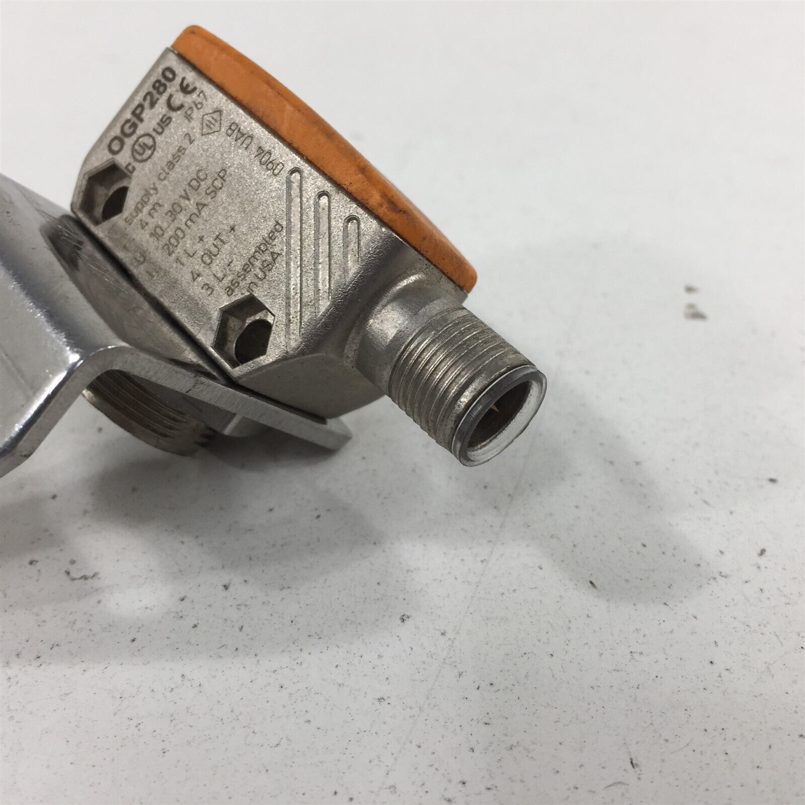 IFM Efector OGP280 Sensor With Mounting Bracket - Proximity Sensors