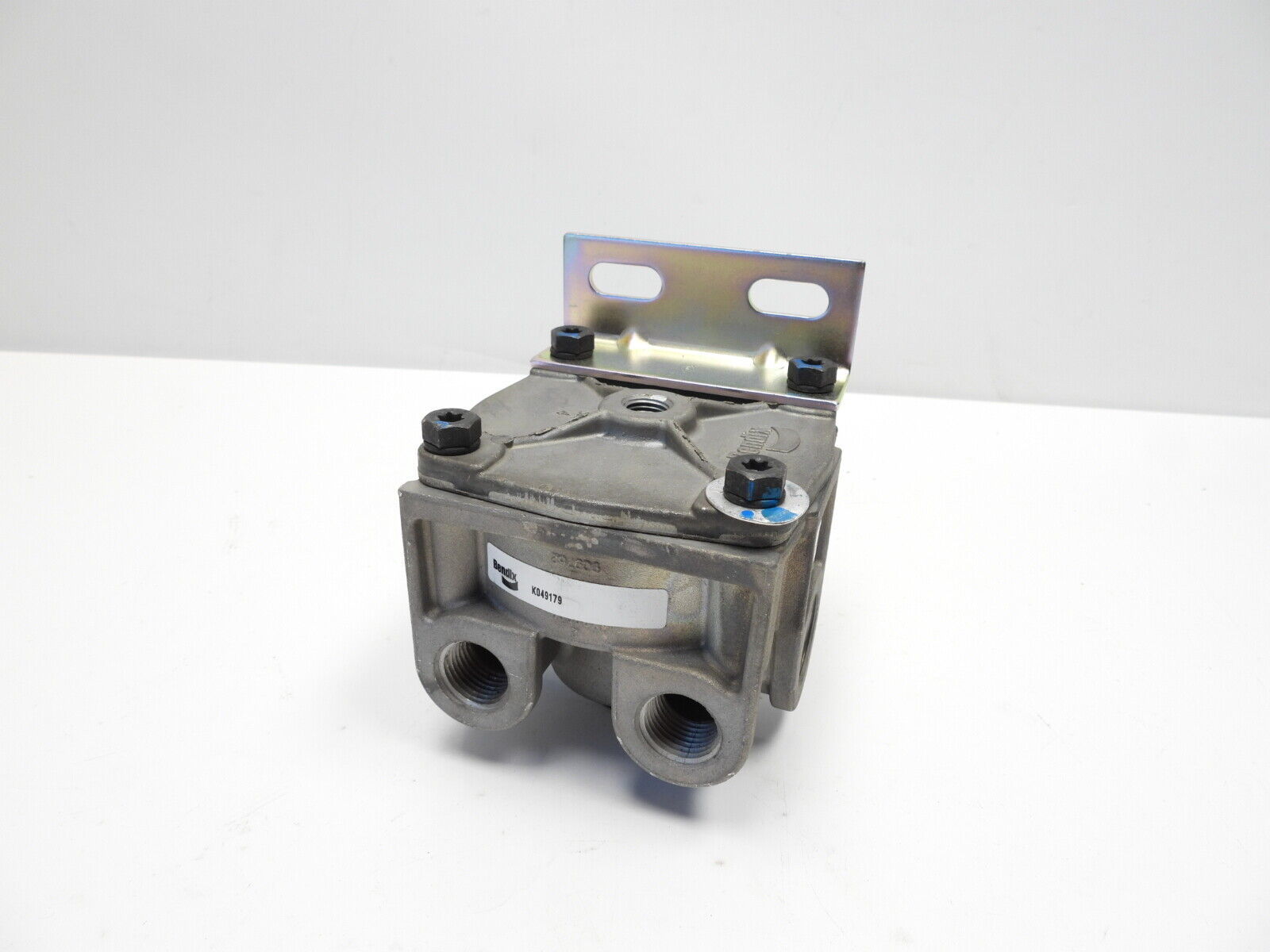 New Genuine Bendix T5005181 Air Brake Valve 909762 - Other Commercial ...