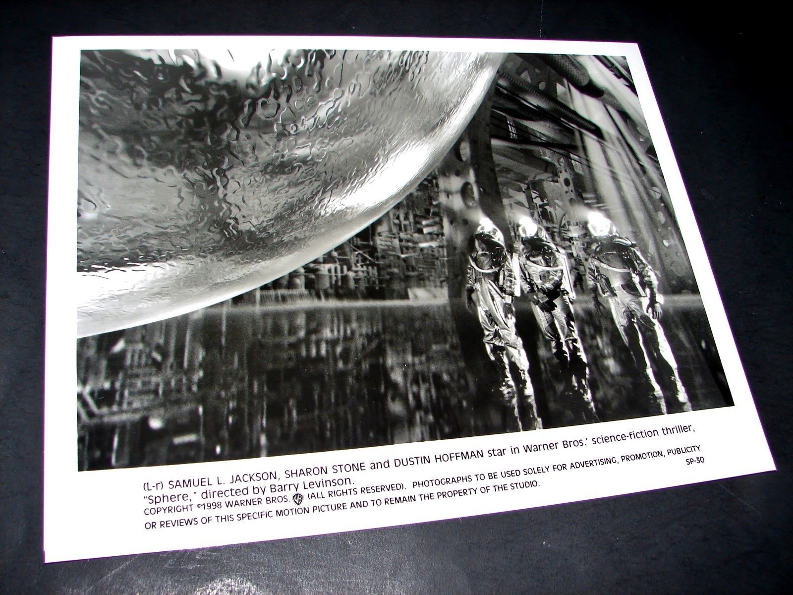 1998 Barry Levinson Movie SPHERE Press Photo SAMUEL L JACKSON Sharon ...