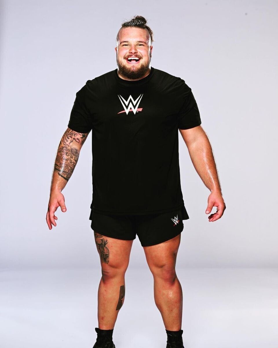 TANK LEDGER 8X10 PHOTO WRESTLING PICTURE WWE - Wrestling