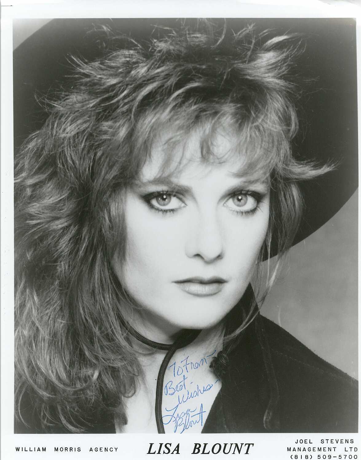 Lisa Blount Signed Autographed Glossy 8x10 Photo - Photographs