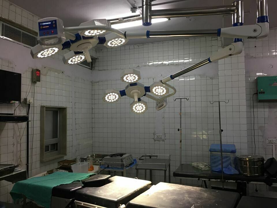 OT LED Surgical light For Examination & Operation theater Room Double ...