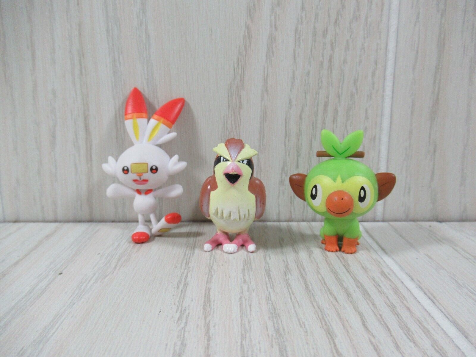 Pokemon SCORBUNNY GROOKEY NO TAIL + vintage TOMY PIDGEY 3 Figure lot ...