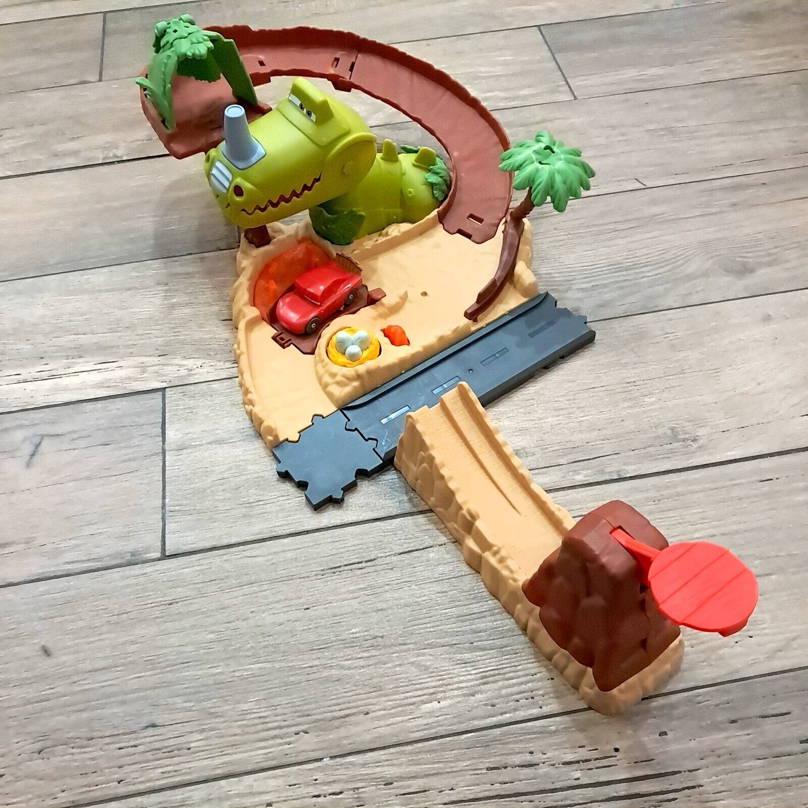 Disney Pixar Cars on The Road Dino Playground Playset Lightning McQueen ...