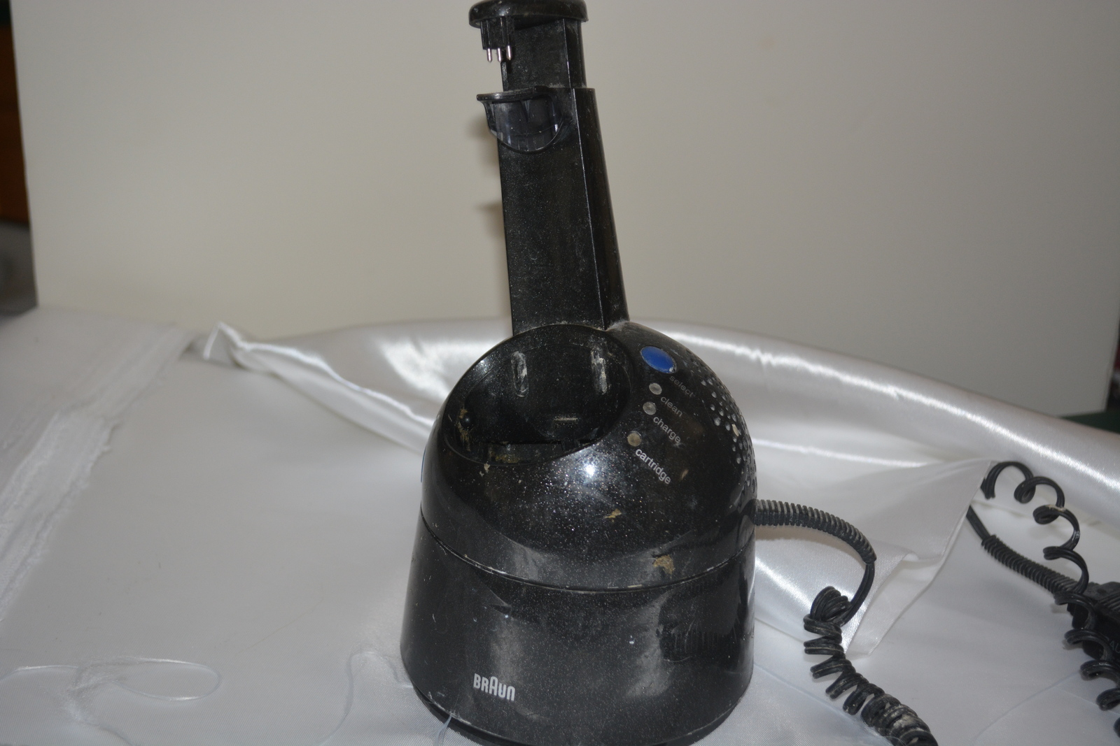 Braun 7680 Razor with cleaning and charging base Parts Lot - Men's Razors