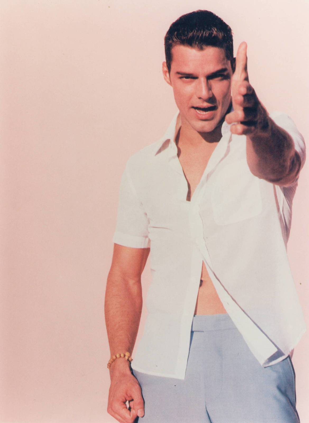 Ricky Martin 8x10 photo singer - Pose B - Photographs