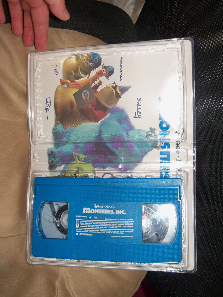 Disney's Pixar Monsters, Inc Clamshell (VHS, 2002) - VHS Tapes Disney's Pixar Monsters, Inc Clamshell (VHS, 2002) - VHS Tapes