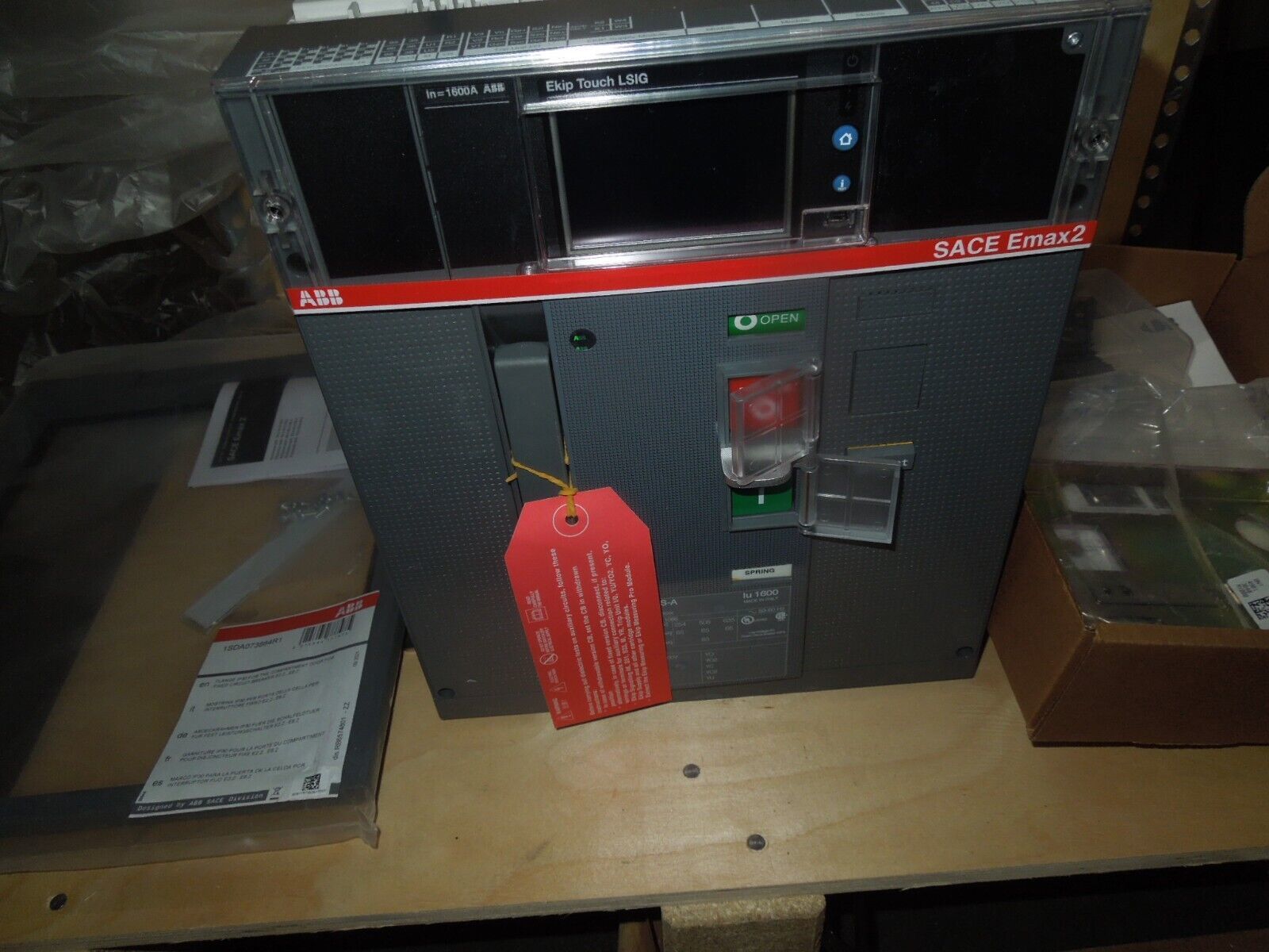 ABB SACE E2.2S-A Emax2 1600A 3P 600V MO/FM Breaker Ekip Touch w/ LSIG Surplus - Circuit Breakers