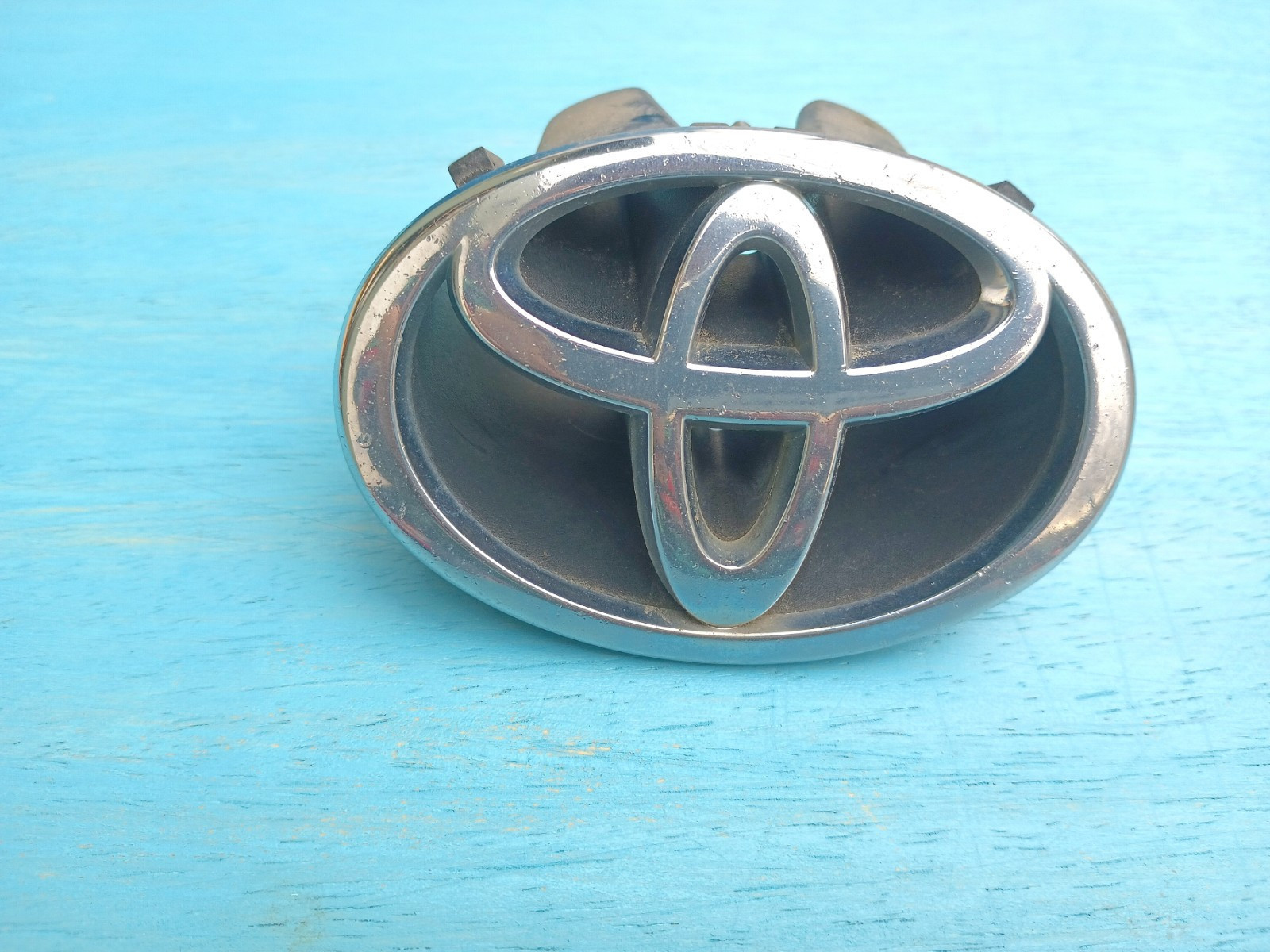 Toyota Corolla Front Grille Emblem Chrome OEM Factory Genuine 2001-2002 ...