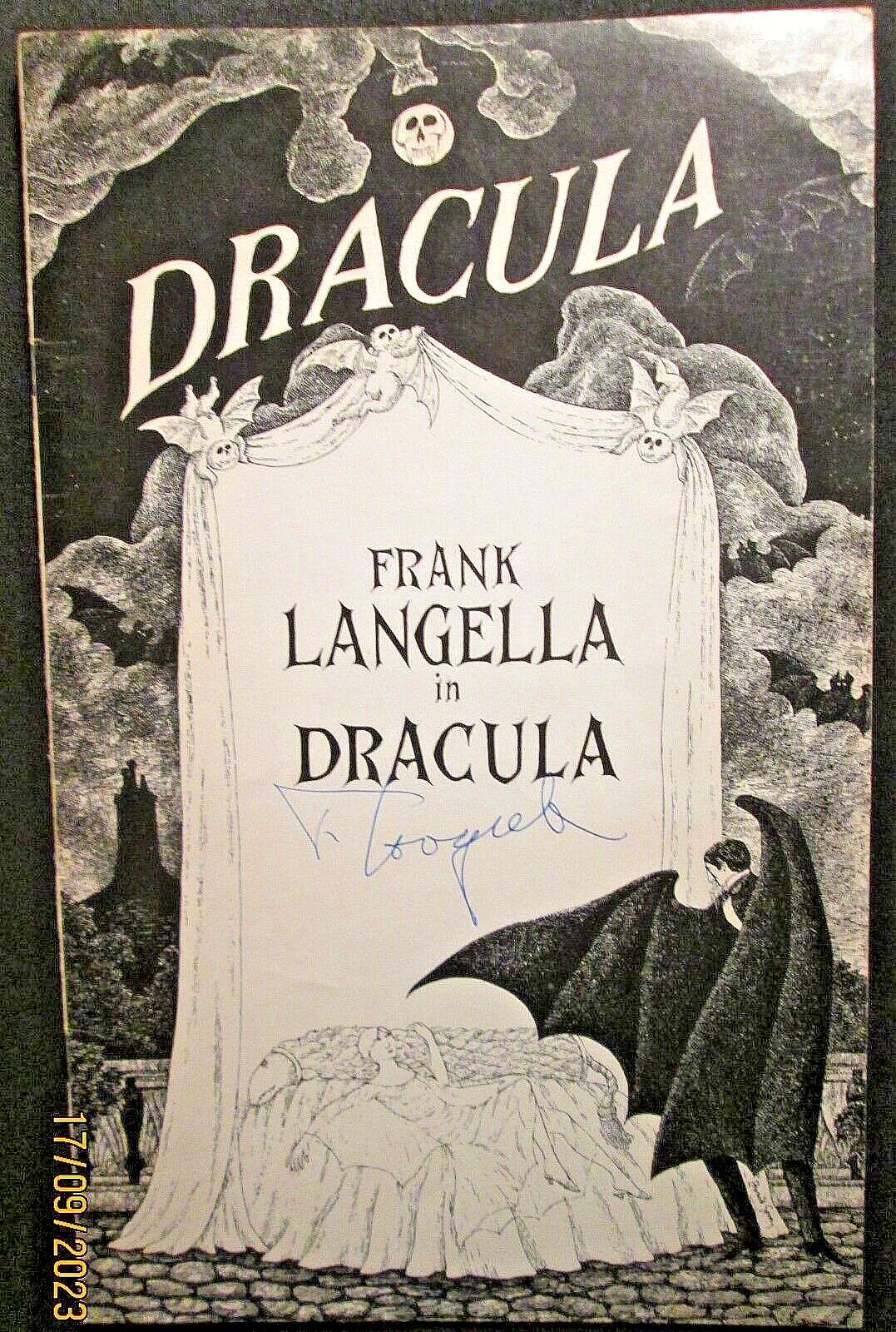 FRANK LANGELLA AS DRACULA (DRACULA) ( HAND SIGN STAGE PLAY BOOKLET) - Other
