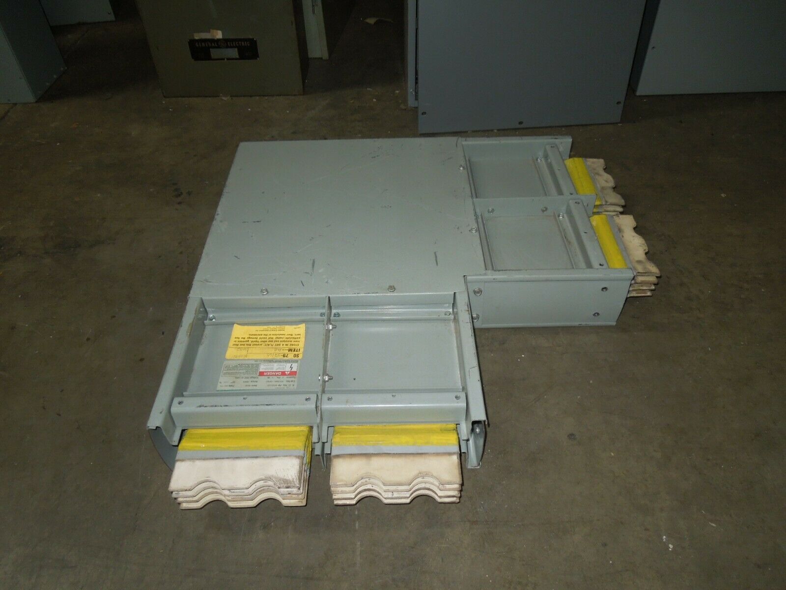 ITE R530AL-1 3000A 3Ph 4W Aluminum Flatwise Left/Right Bus Duct Elbow ...