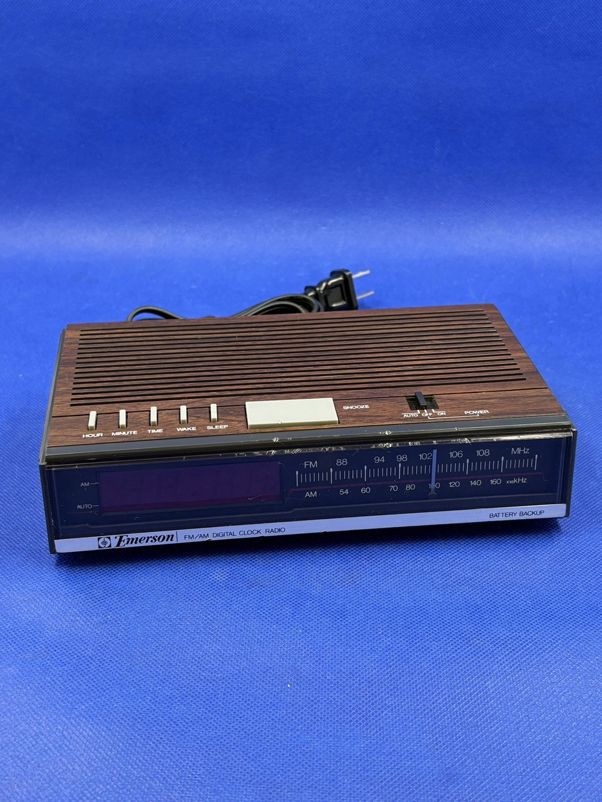 Vintage Emerson Alarm Clock AM/FM Radio MODEL NO. RED5511 Woodgrain ...