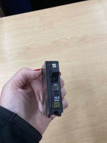 Square D 20 Amp Breaker - Circuit Breakers