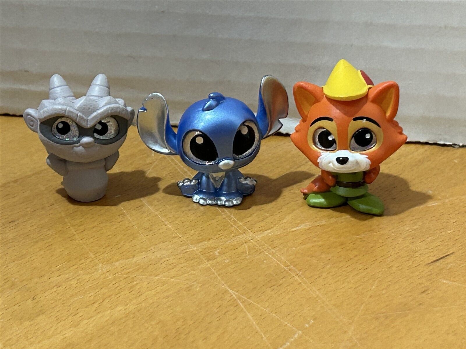Disney Doorables 3 Figures ROBIN HOOD FOX, STITCH, GARGOYLE - Action ...