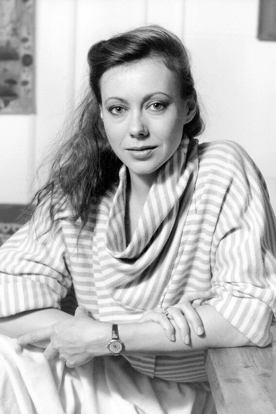 Jenny Agutter 11x17 Mini Poster candid 1980's - 2000-Now