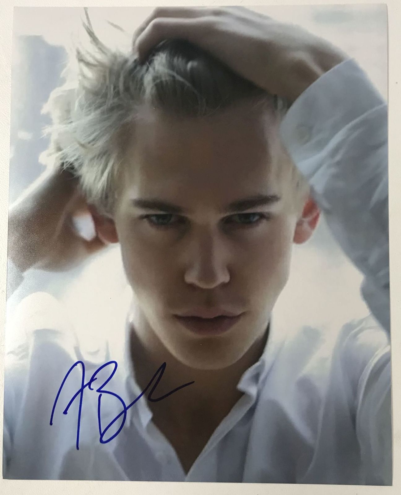 Austin Butler Signed Autographed Glossy 8x10 Photo - Photographs