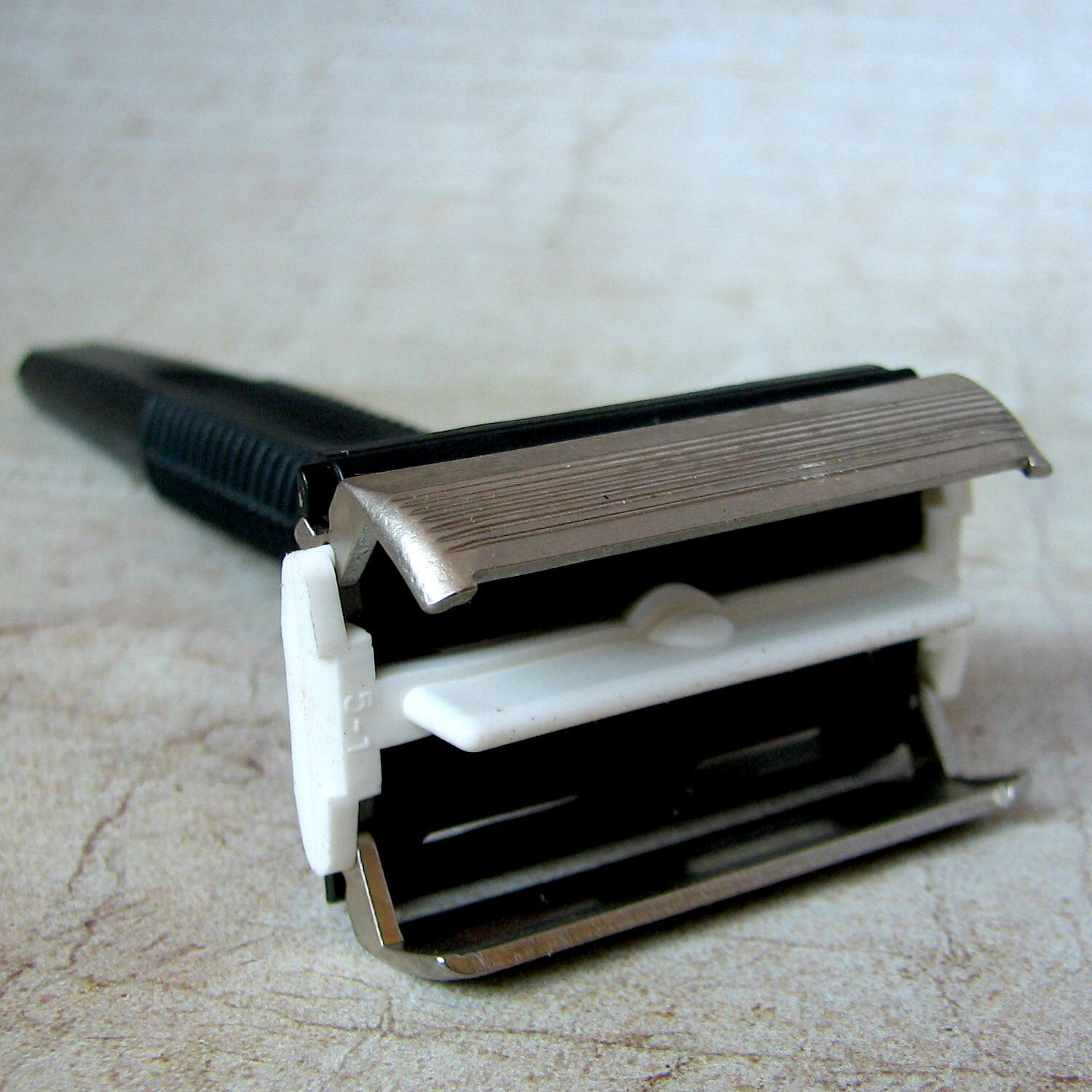 Vintage Double Edge SAFETY RAZOR Handle - 1970s Old Stock - Boxed with ...