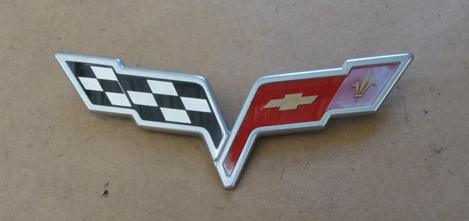 05-08 LS2 LS3 LS7 Corvette Bumper Cover Emblem REAR 05719 - Emblems