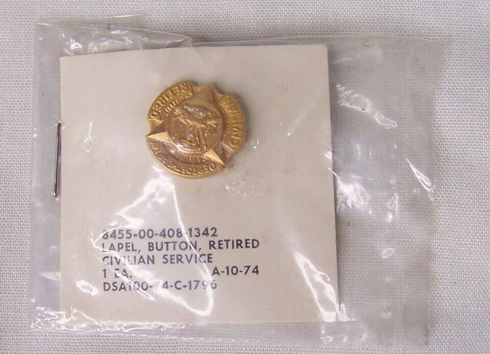 1974 VINTAGE US ARMY CIVILIAN RETIRED LAPEL BADGE PIN NEW IN PACKAGE ...