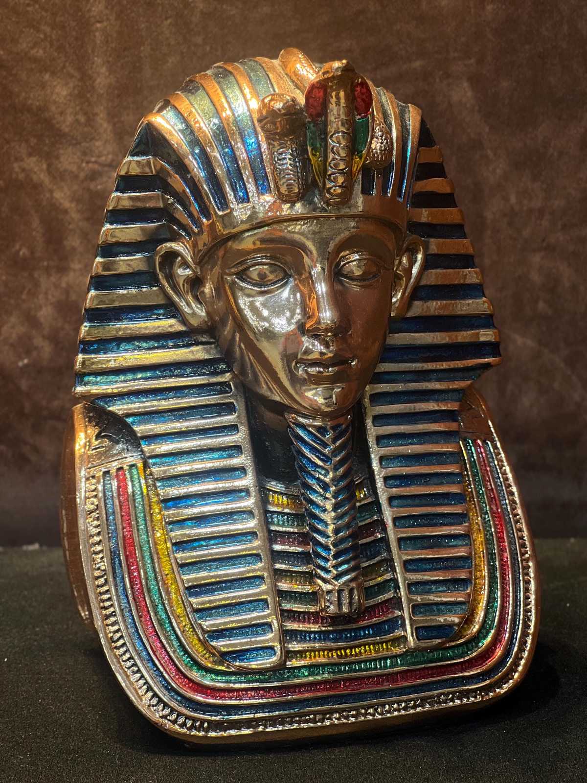 Incredible golden Pharos mask of King Tutankhamun, Gold leaf ...