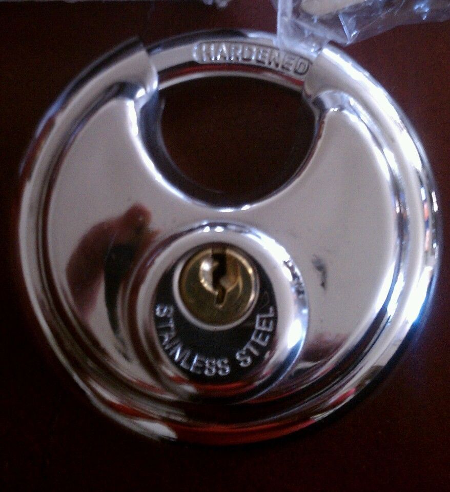 PUBLIC STORAGE STEEL ROUND PADLOCK WITH SHIELDED SHACKLE 127 disc 70mm ...