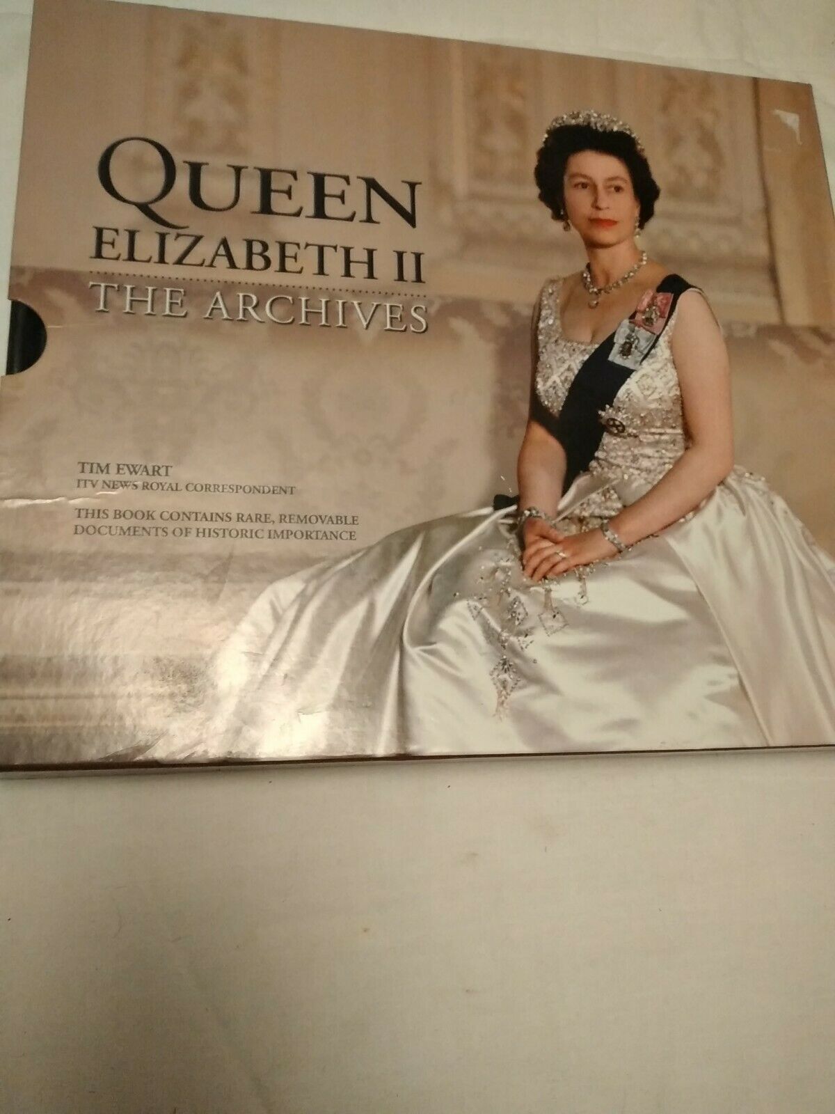 QUEEN ELIZABETH II: THE ARCHIVES - DELUXE HB BOOK IN SLIP CASE WITH ...