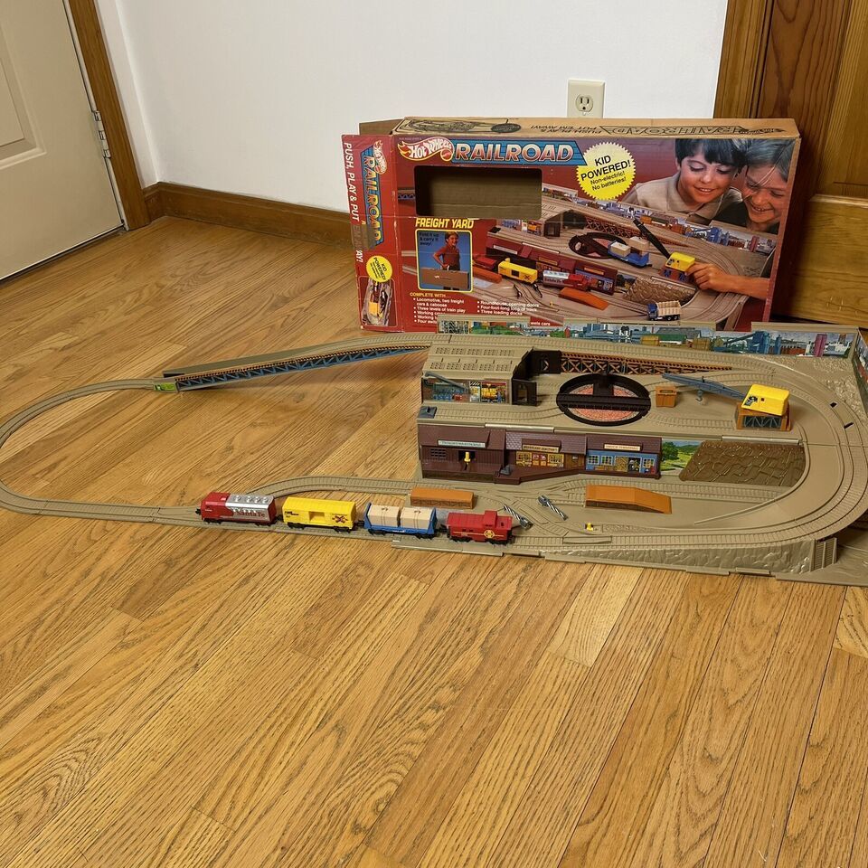 HOT WHEELS RAILROAD FREIGHT YARD TRAIN PLAYSET STO & GO W/ TRAIN TRACK ...