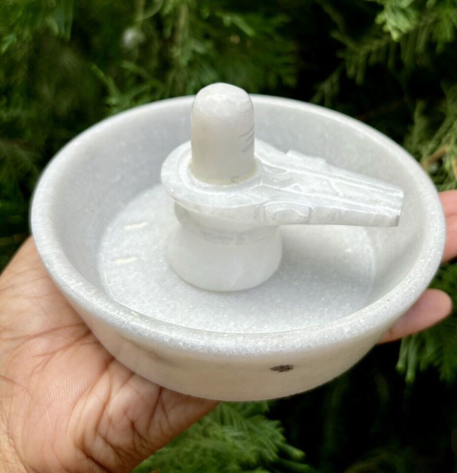 Pietra di marmo bianco Shivling and Plate Hindu God White Shiva Lingam ...