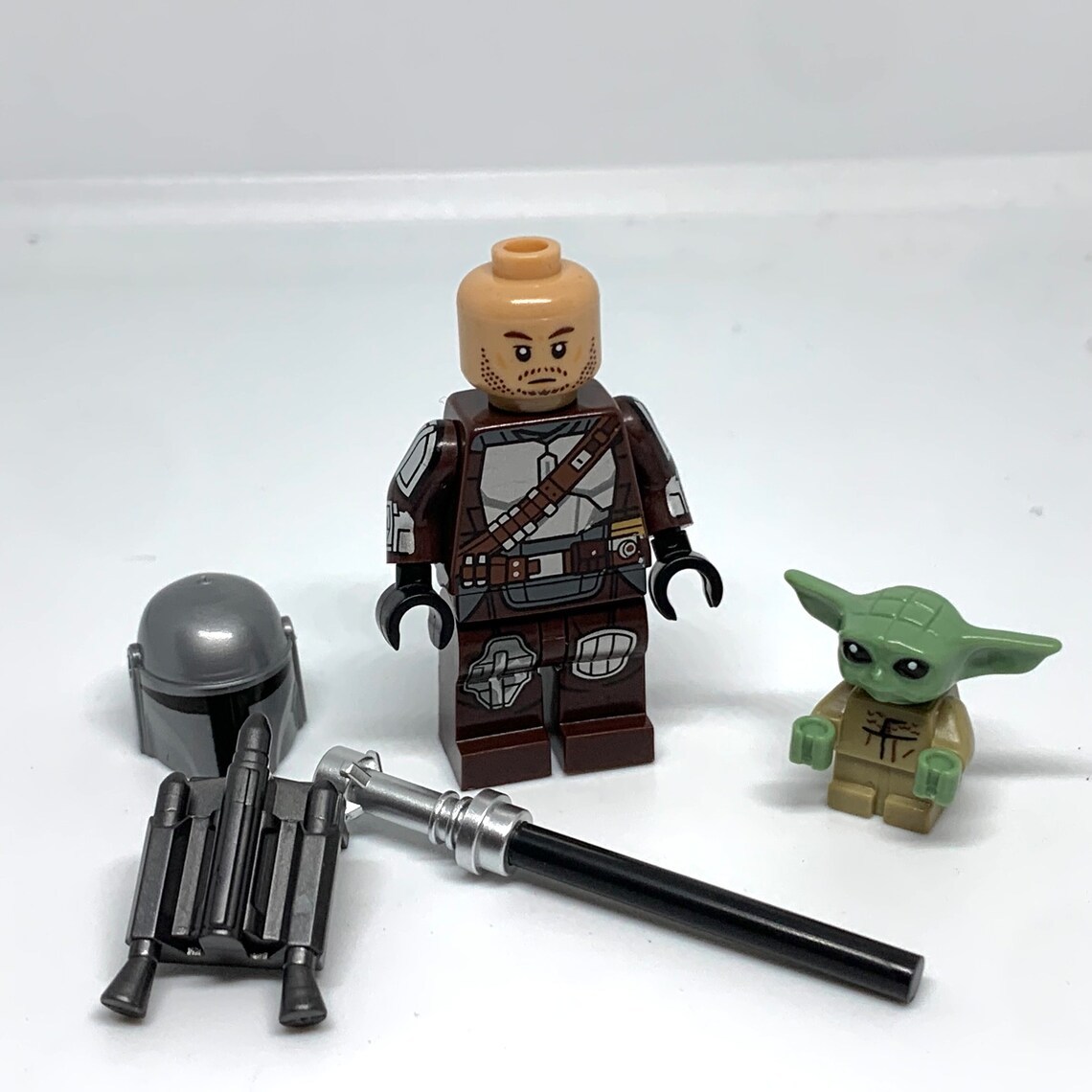 Star Wars The Mandalorian and Grogu Baby Yoda Minifigures Weapons ...