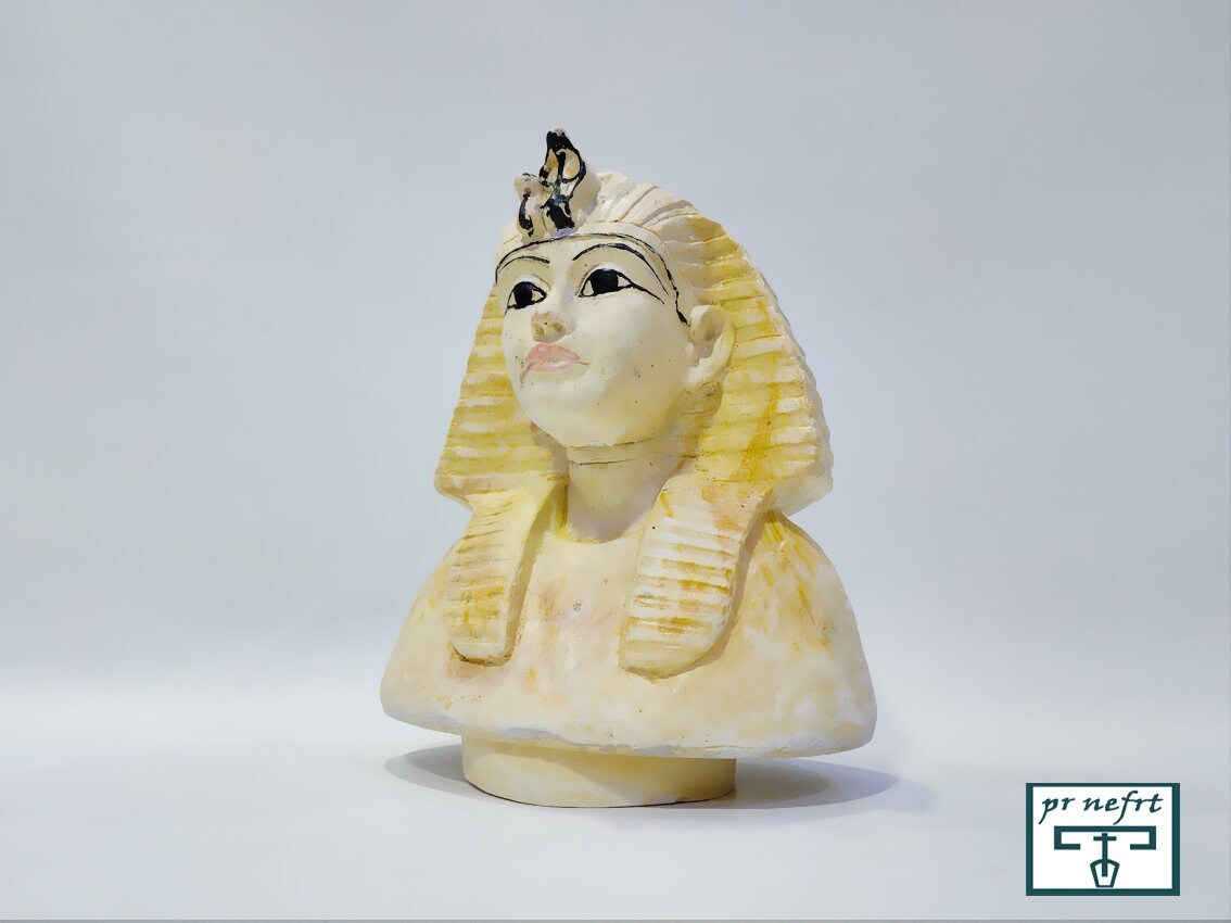 The lid of King Tutankhamun's Canopus jar. The head of King Tutankhamun ...