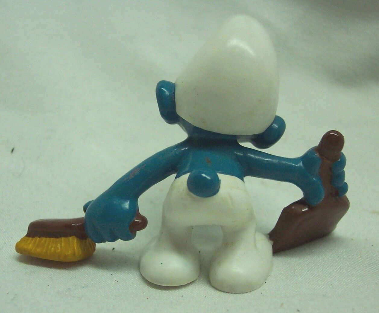 VINTAGE 1984 SCHLEICH THE SMURFS Smurf with Dust Pan 2" PVC FIGURE ...