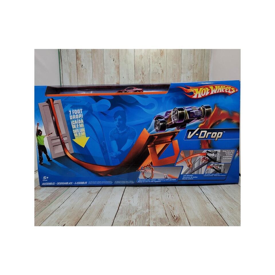 Hot Wheels V-Drop Track Set Up to a 7 Foot Drop Car Elevator Automatic ...